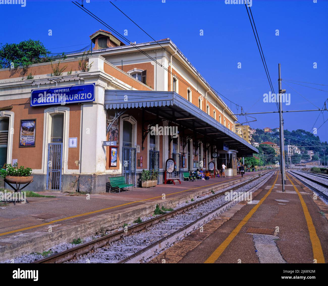 Stazione ferroviaria Imperia Porto Maurizio Foto stock - Alamy