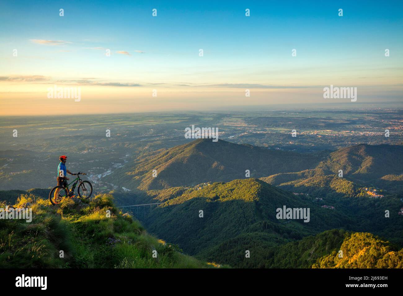 Alba piemonte immagini e fotografie stock ad alta risoluzione - Alamy