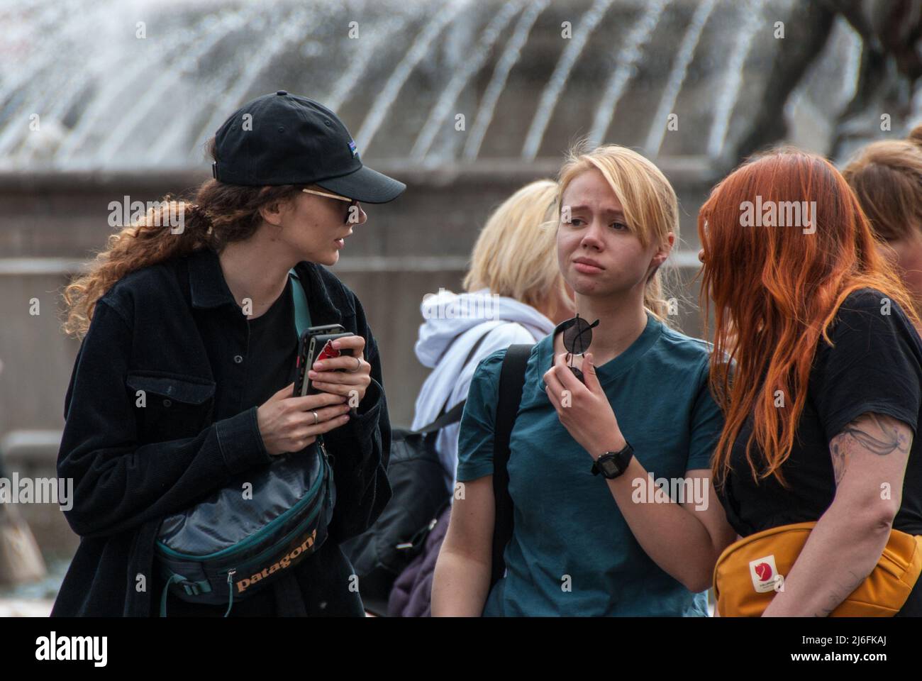 Roma 1 maggio 22: Le mogli del battaglione Azov alla manifestazione in ... Roma 1 maggio 22: Le mogli del battaglione Azov alla manifestazione in ...