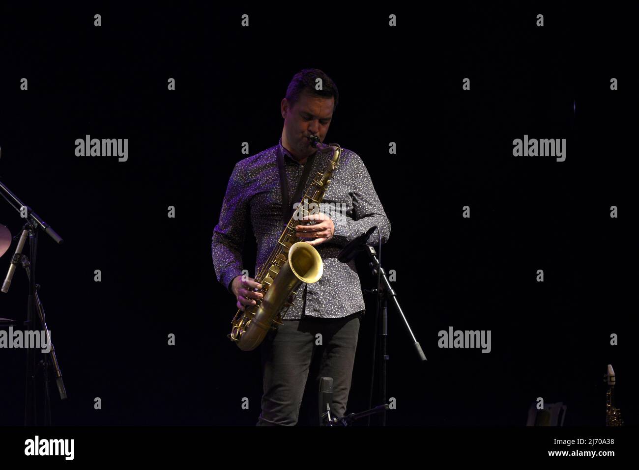 KYLE EASTWOOD e la sua band suonano alla Salle Juliette Greco di Carros ...