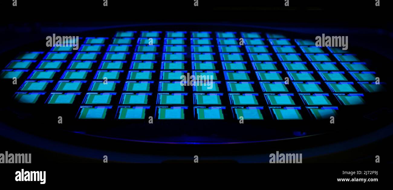 Silicon wafer chip immagini e fotografie stock ad alta risoluzione - Alamy