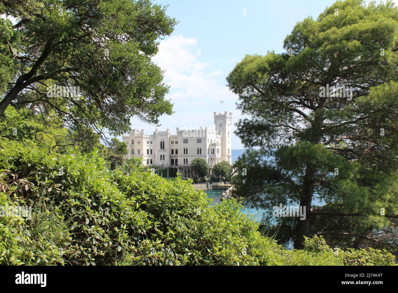 Palazzo di miramare o castello di miramare immagini e fotografie stock ...