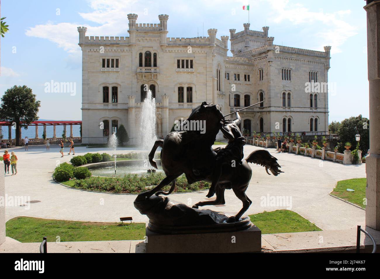 Palazzo di miramare o castello di miramare immagini e fotografie stock ...