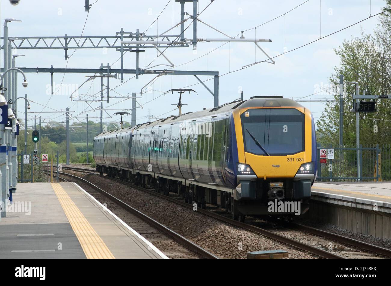 Treni Nord classe 331 unità multiple elettriche civity in arrivo alla ...