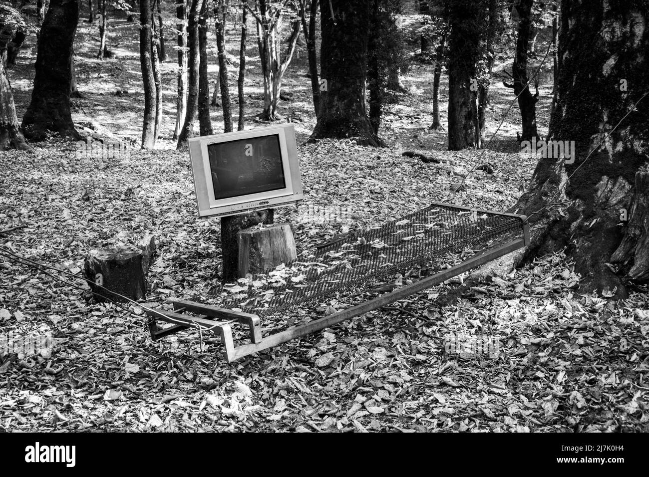 Televisore rotto rotto Foto e Immagini Stock in Bianco e Nero - Alamy
