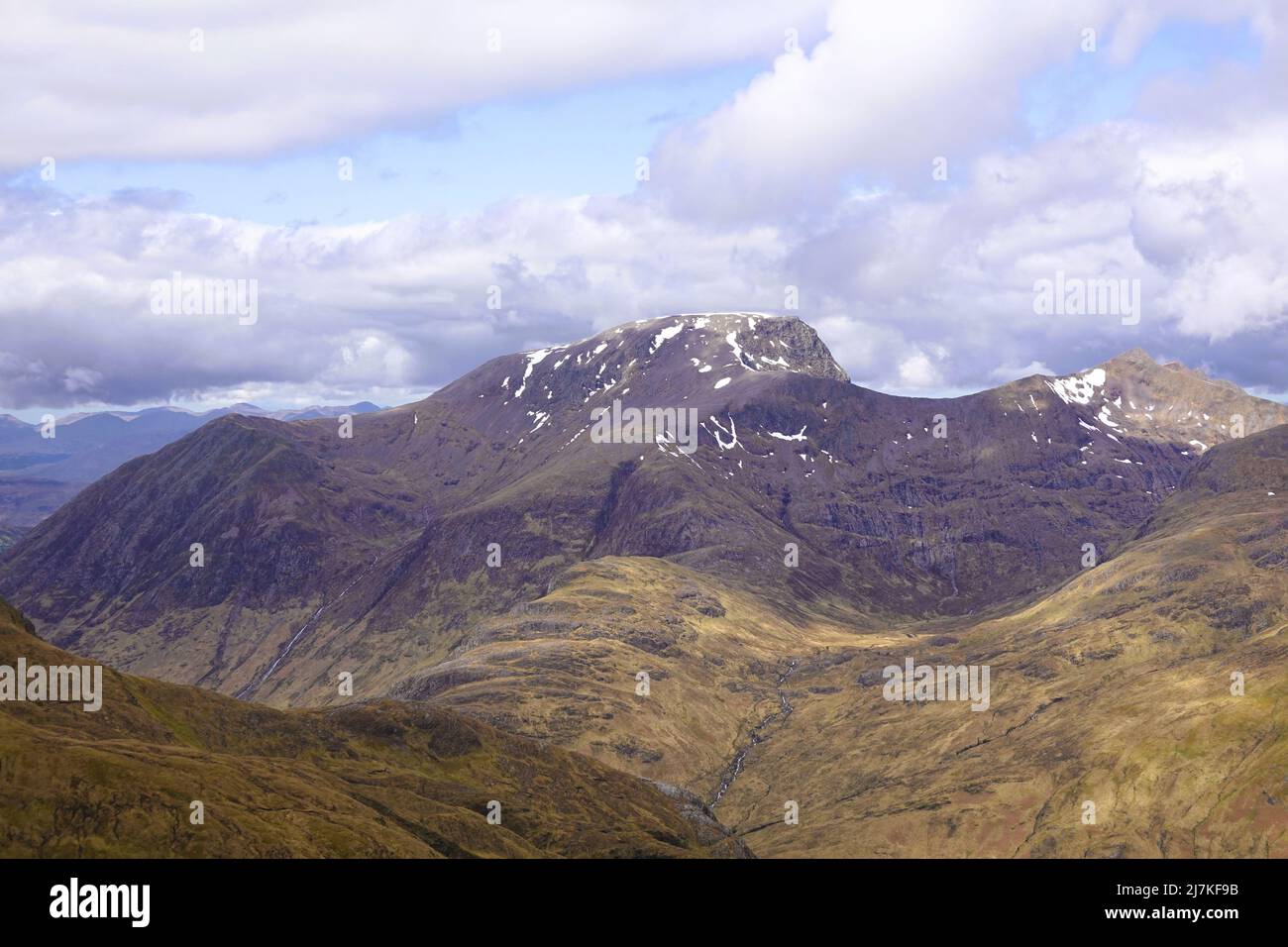 Ben Nevis la montagna più alta della Scozia vista dalla catena montuosa ...