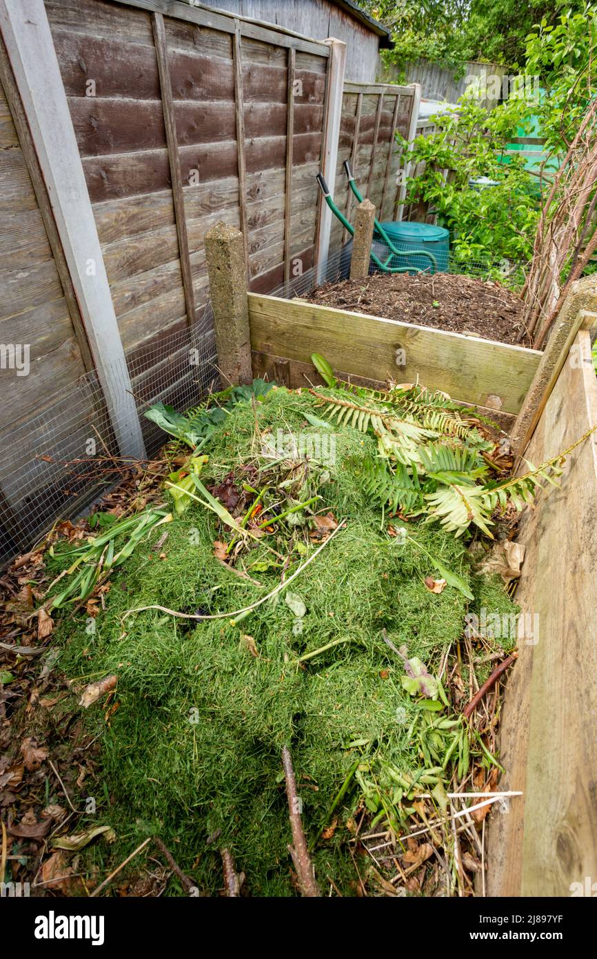 Riciclaggio dei rifiuti del compost heap immagini e fotografie stock ad ...