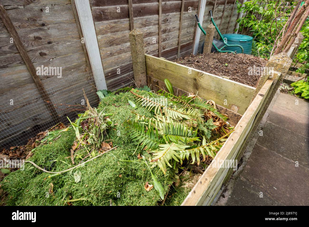 Riciclaggio dei rifiuti del compost heap immagini e fotografie stock ad ...