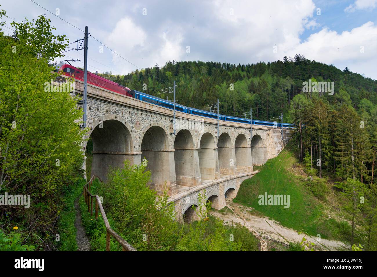 Breitenstein: Semmeringbahn (ferrovia di Semmering), viadotto ...