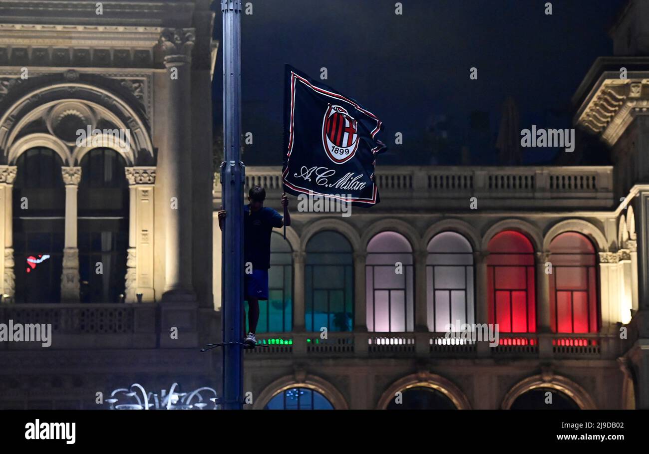 Bandiera del milan immagini e fotografie stock ad alta risoluzione - Alamy