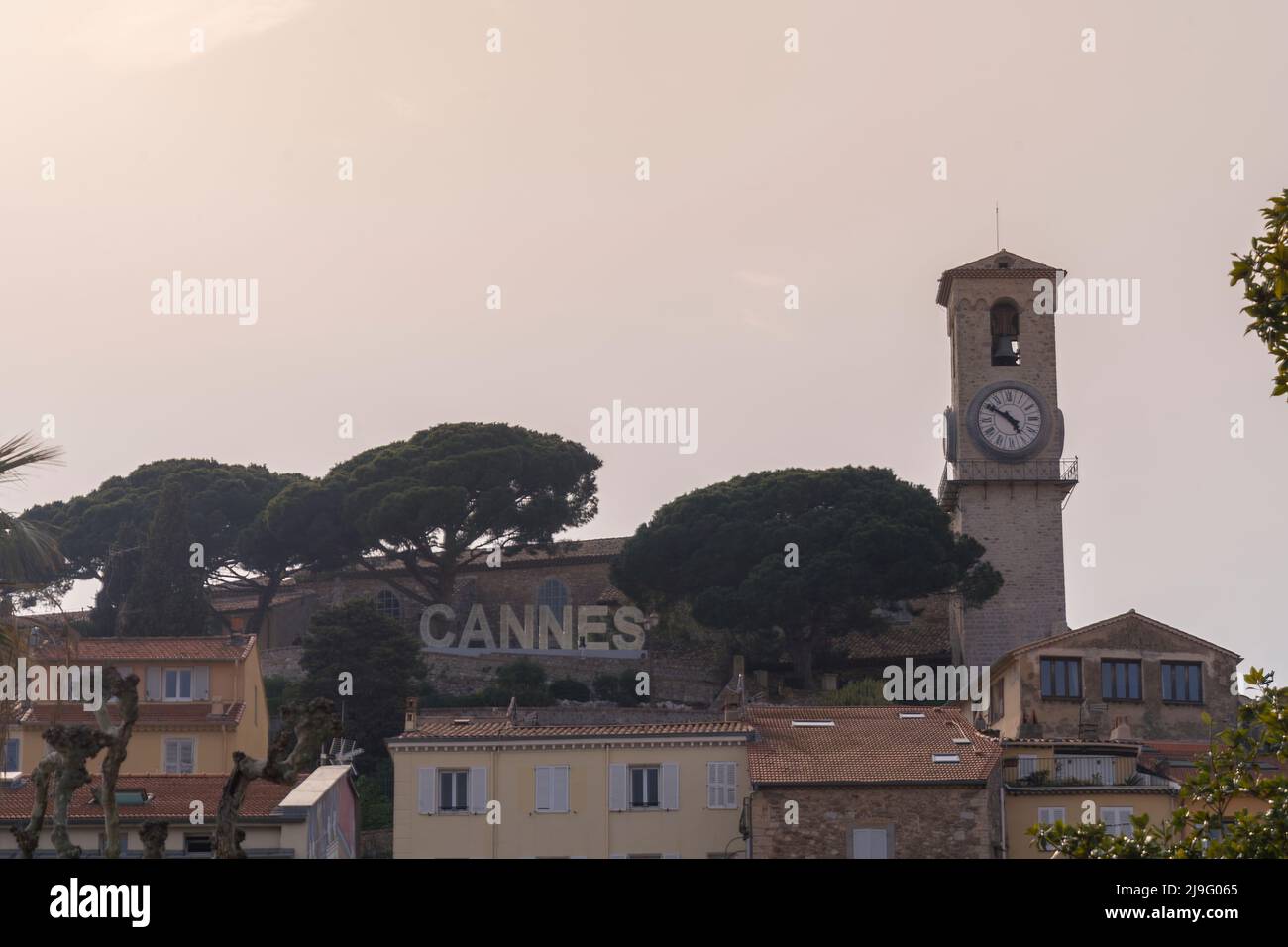 Cannes vecchia città immagini e fotografie stock ad alta risoluzione ...