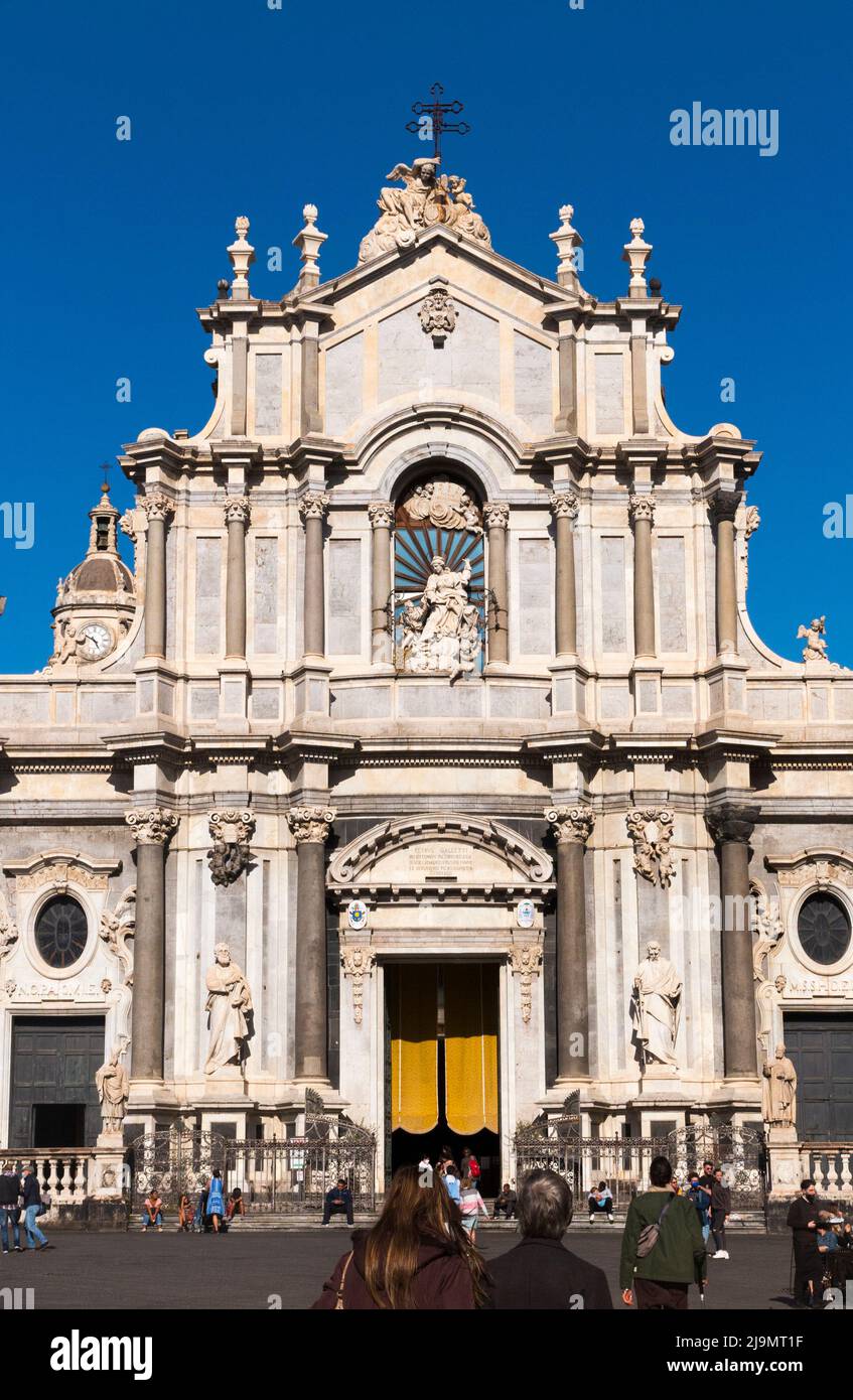 Facciata frontale del Duomo di Catania (Duomo di Catania; Cattedrale di ...