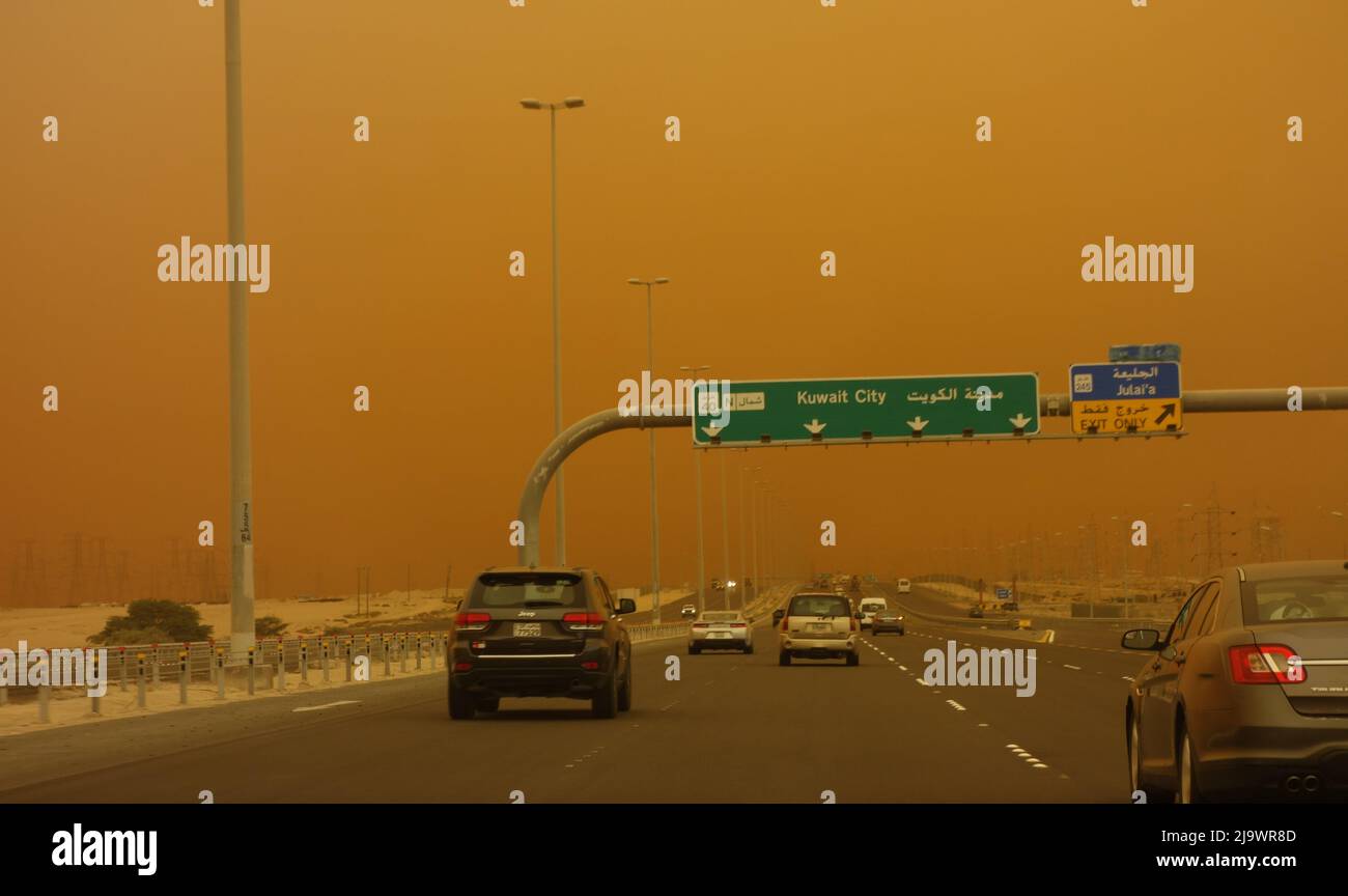 Segnali stradali in kuwait immagini e fotografie stock ad alta ...