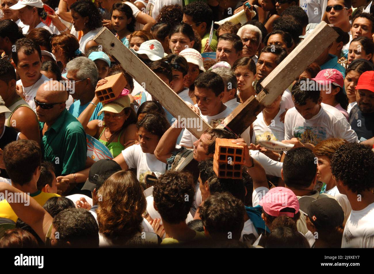 I devoti pagano le loro promesse a Maria di Nazaret a Círio de Nazaré ...