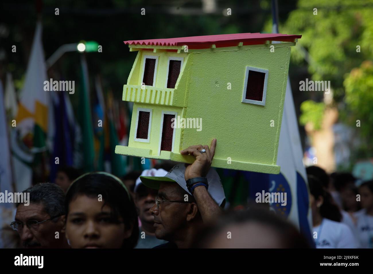 I devoti pagano le loro promesse a Maria di Nazaret a Círio de Nazaré ...