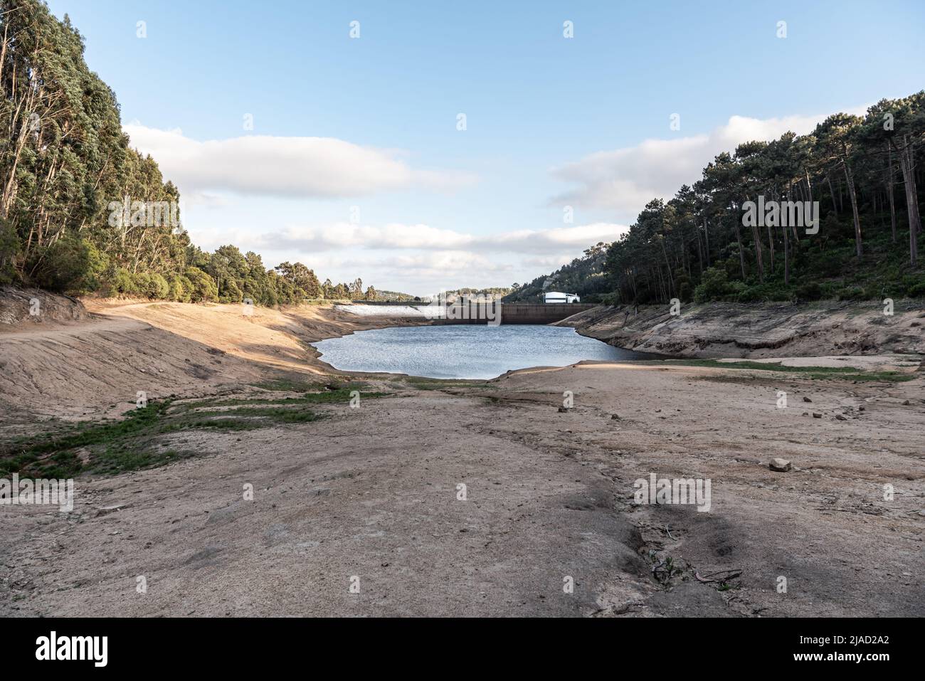 Serra de Sintra, Portogallo - 22 maggio 2022: Bacino idrico e diga del ...