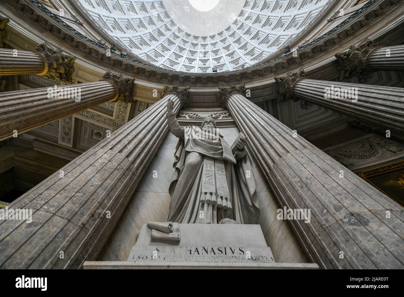Napoli, Italia - 20 ago 2021: Basilica reale Pontificia Chiesa di San ...