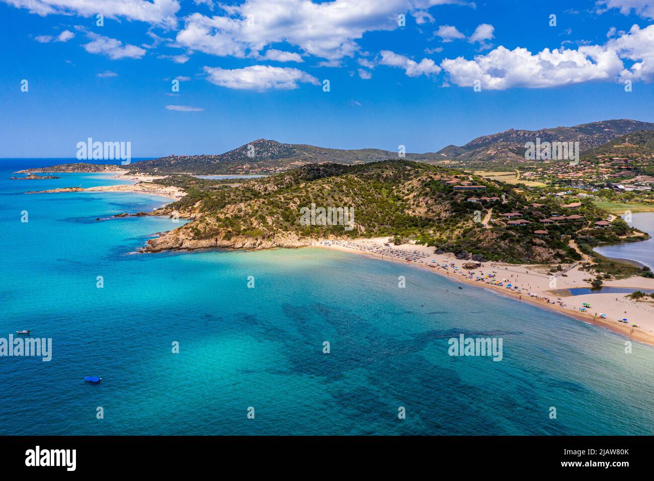 Panorama delle meravigliose spiagge di Chia, Sardegna, Italia. Vista ...