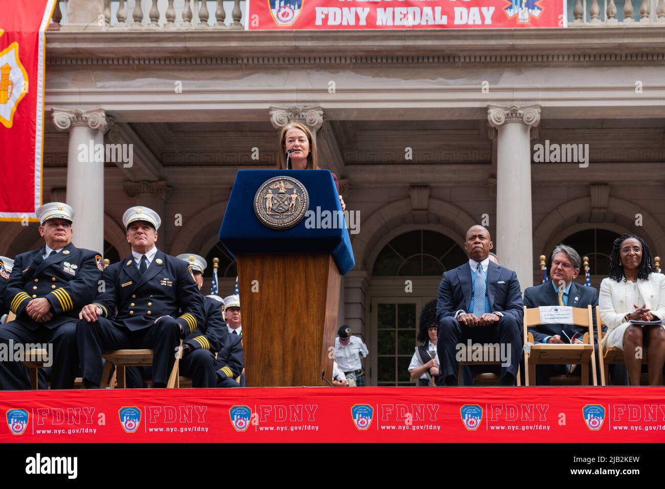 Laura Kavanagh il commissario FDNY attivo partecipa al Dipartimento dei ...
