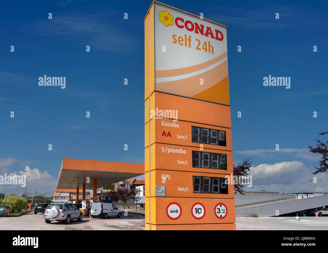 Conad logo immagini e fotografie stock ad alta risoluzione - Alamy