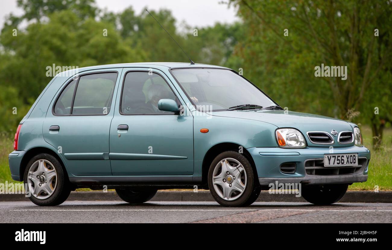 Nissan micra blue immagini e fotografie stock ad alta risoluzione - Alamy