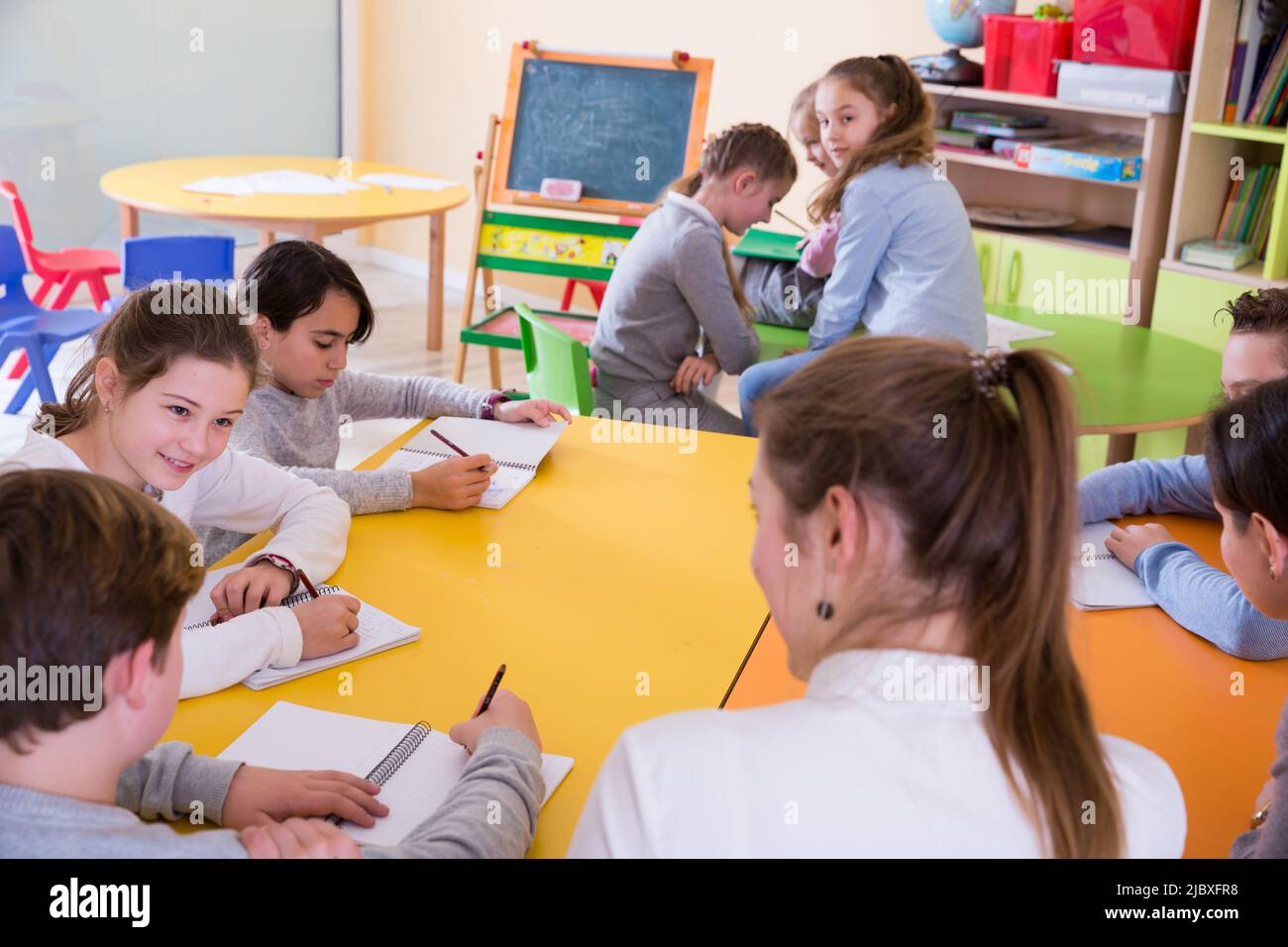 Assiduo aiuto immagini e fotografie stock ad alta risoluzione - Alamy