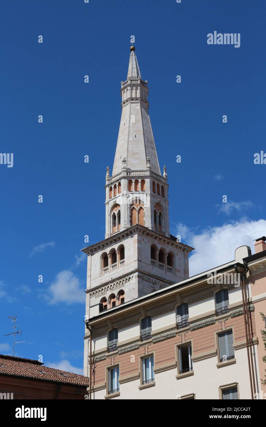 Torre ghirlandina simbolo di modena immagini e fotografie stock ad alta ...
