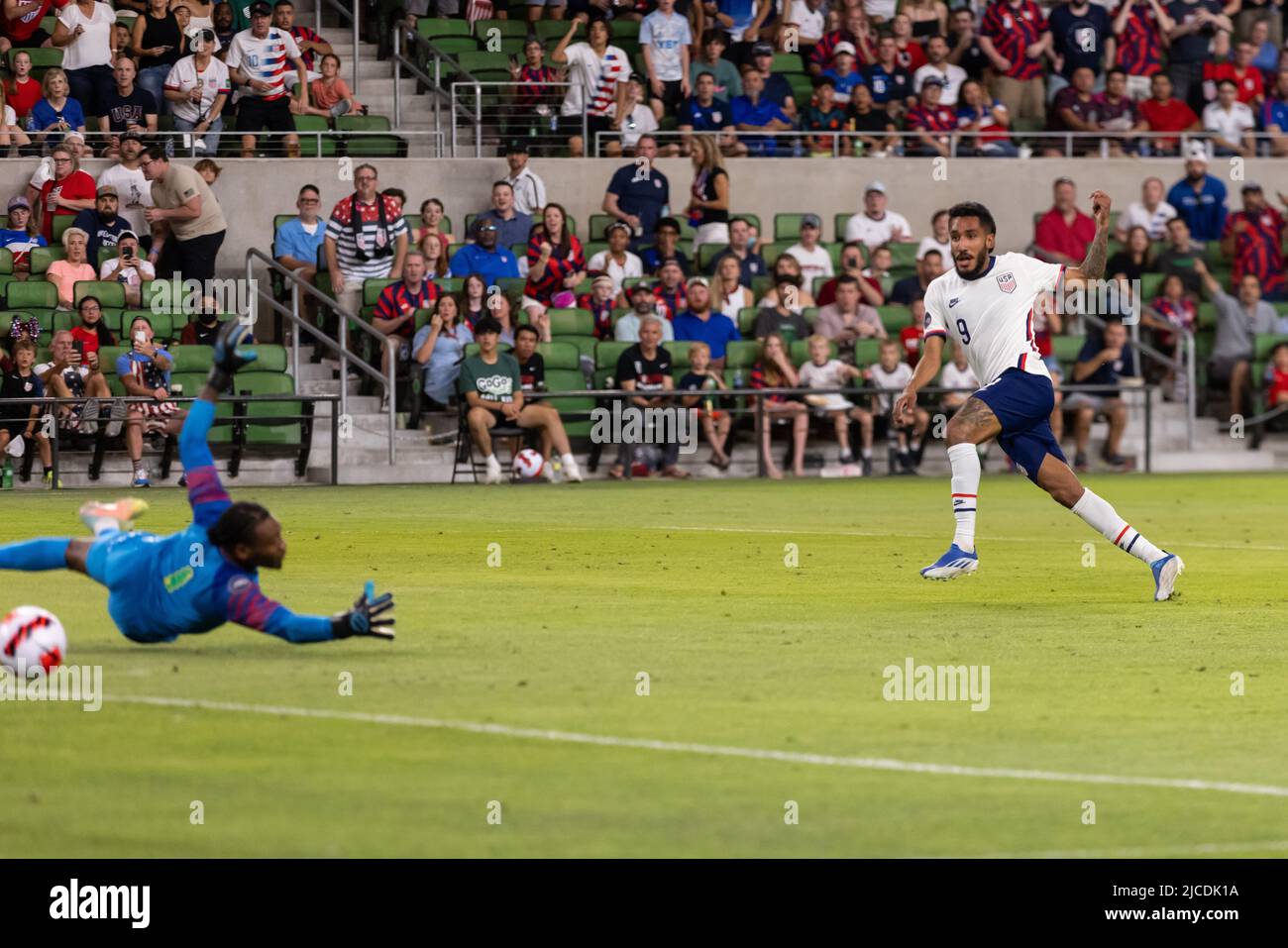 AUSTIN, TEXAS - 10 GIUGNO: Gli Stati Uniti avanzano Jesus Ferriera (9 ...
