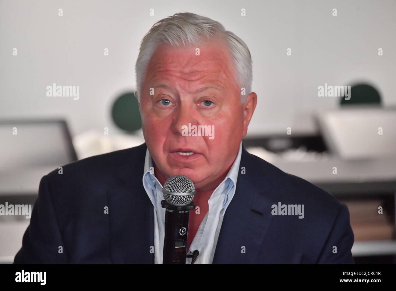 Mosca. Il proprietario di una nuova rete di ristoranti fast food ...