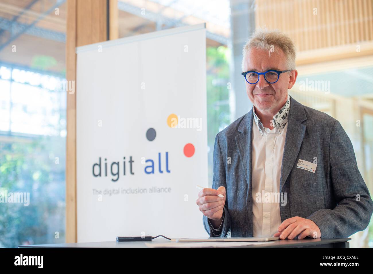 La COPERTURA FOCUS RICHIESTA A BELGA *** Hans De Four di iTESE bv firma ...