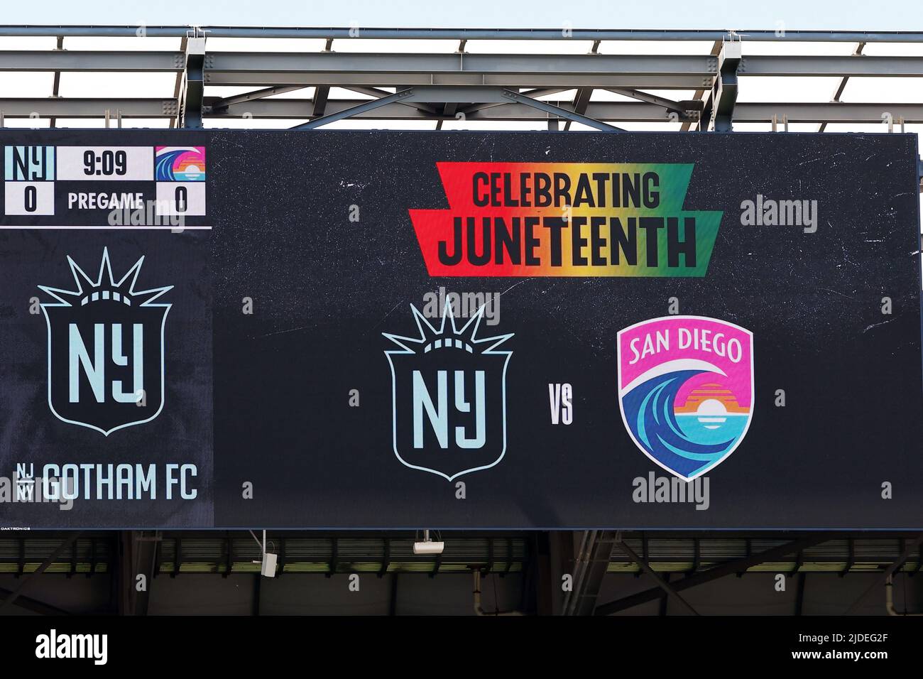 HARRISON, NJ - GIUGNO 19: Una visione generale del logo Giuneteicento ...