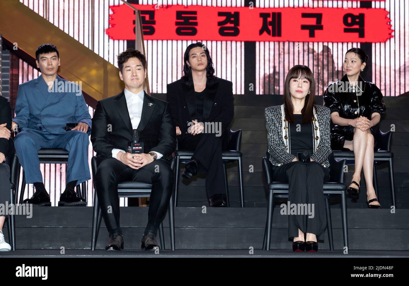 22 giugno 2022 - Seul, Corea del Sud : (da L a R) attori Yoo Ji-tae ...
