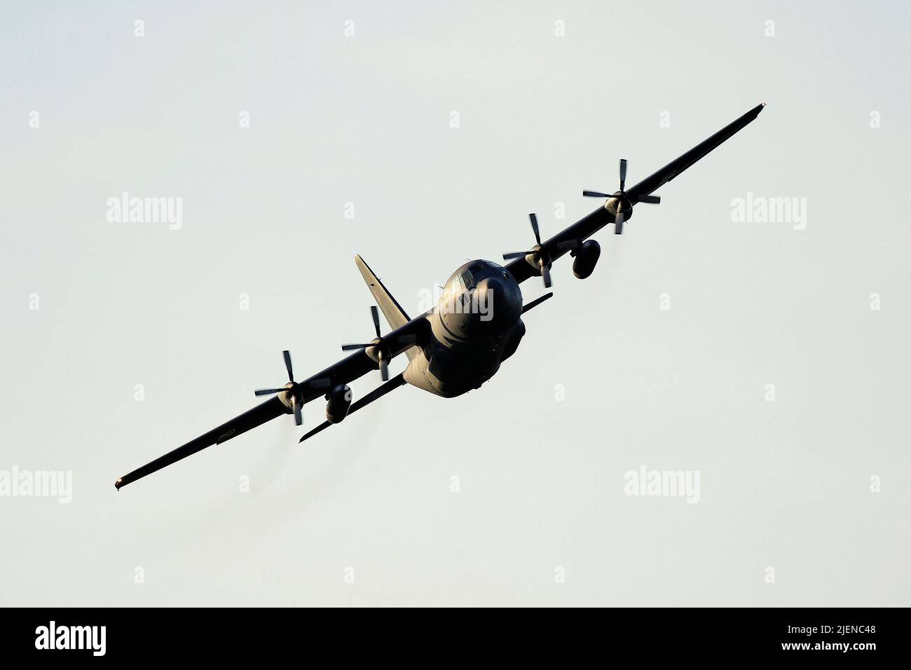 Trasporto aereo militare un trasporto militare lockheed c 130h hercules ...