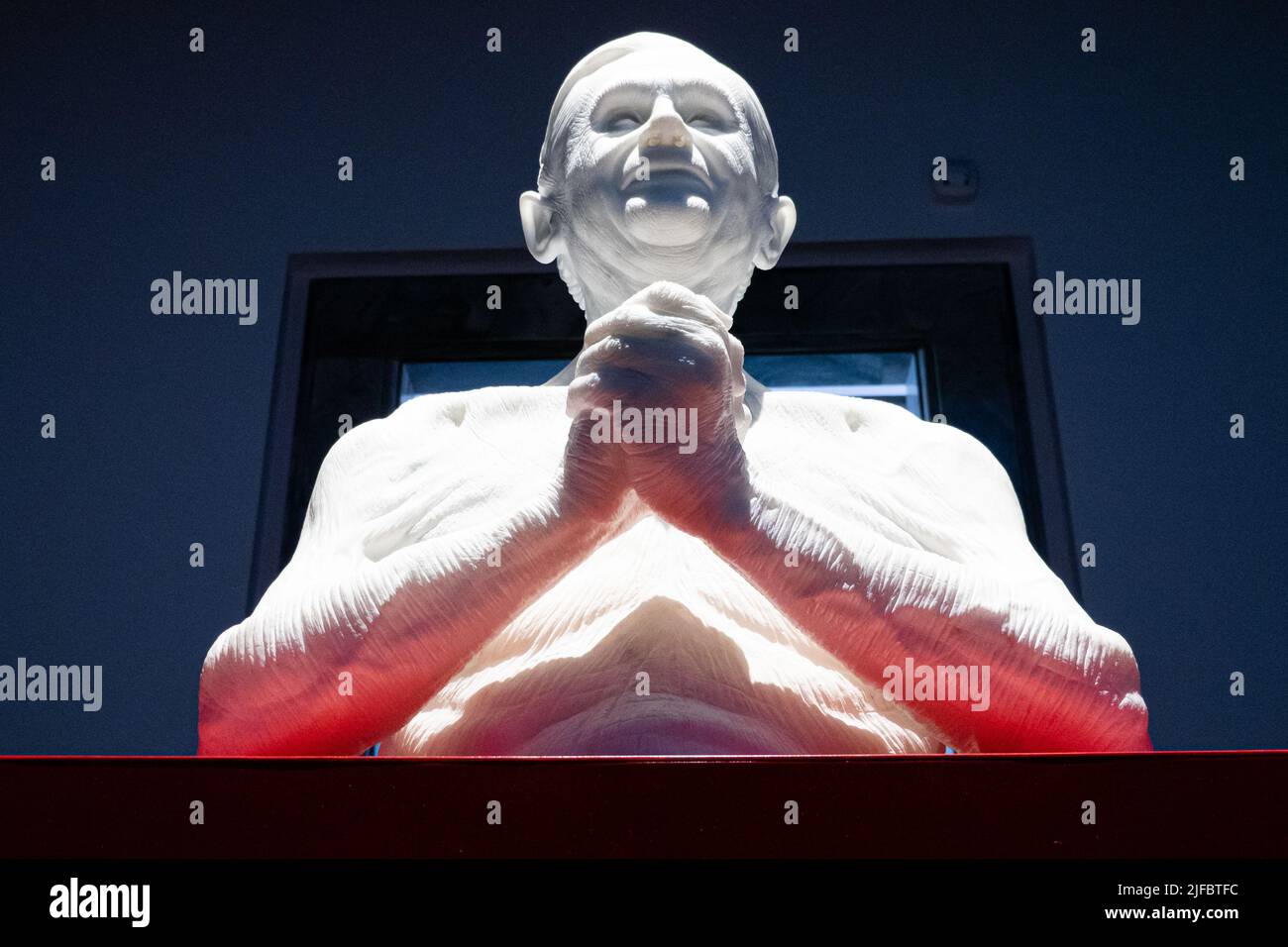 La mostra di Jago a Roma il 3 giugno 2022, il giovane scultore italiano ...