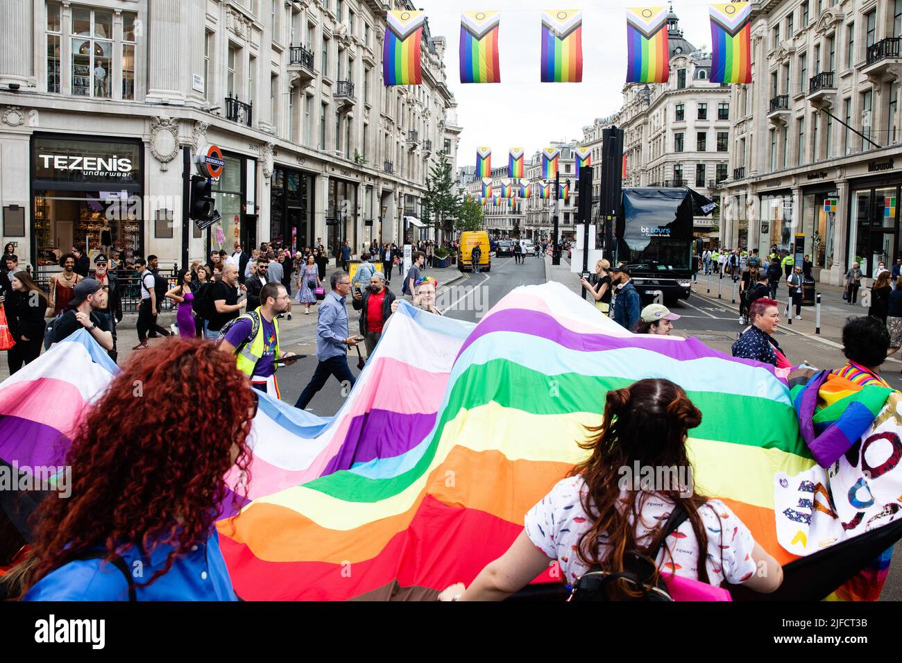 Bandiera dell'orgoglio inclusivo intersessuale immagini e fotografie ...
