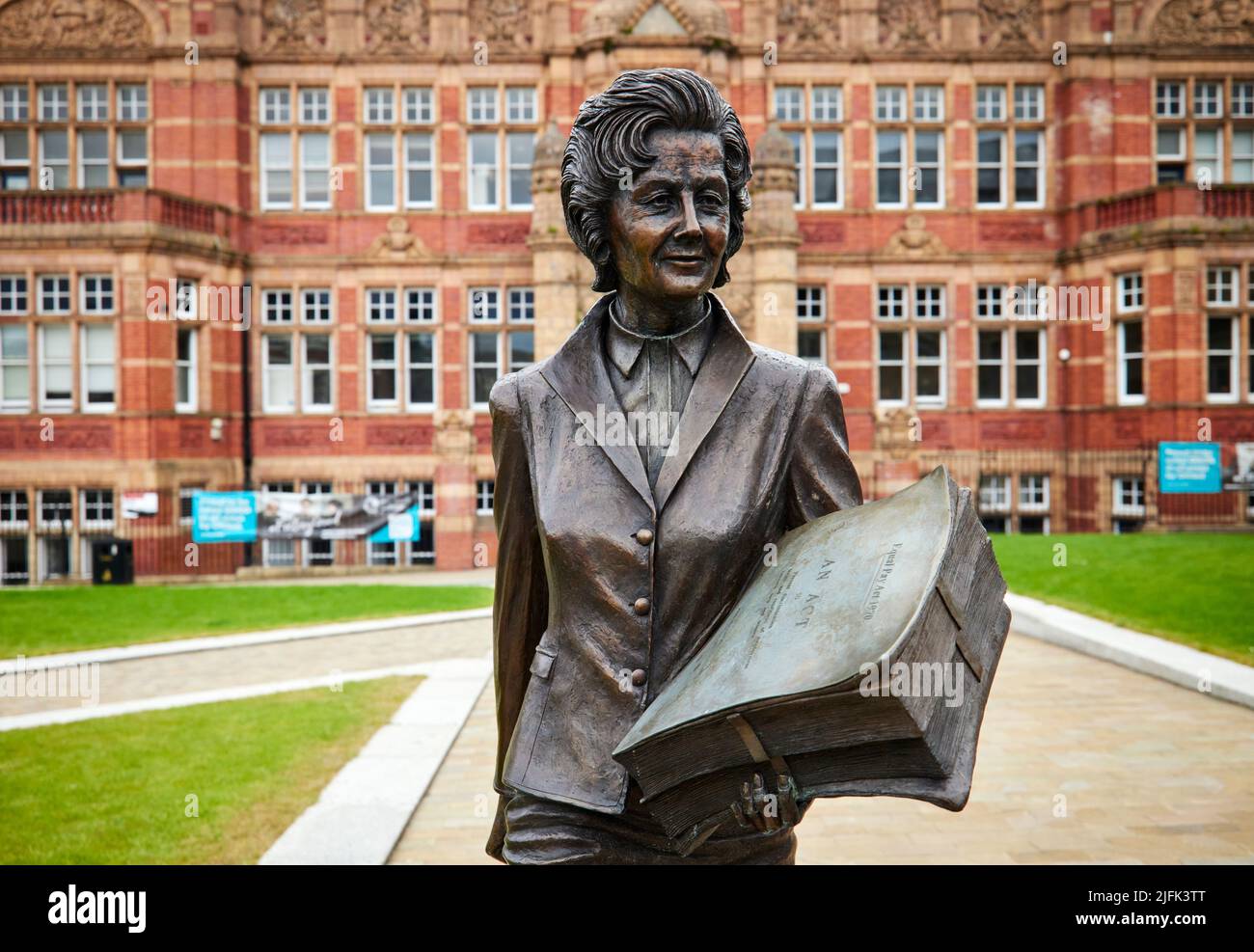 Statua in bronzo del castello di barbara immagini e fotografie stock ad ...