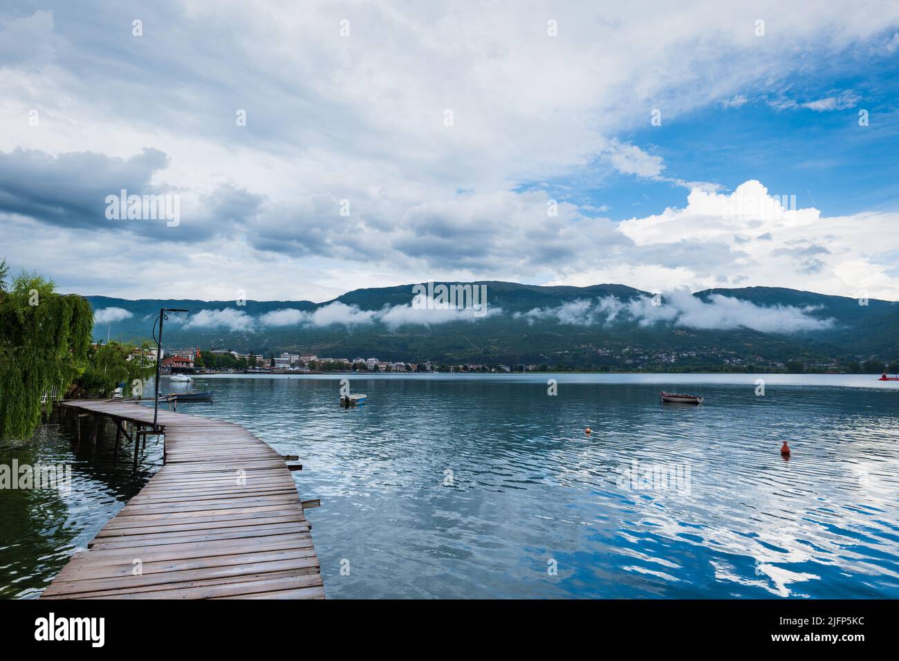 Lago di Ohrid vista del paesaggio, Macedonia del Nord. Il Lago di Ohrid ...