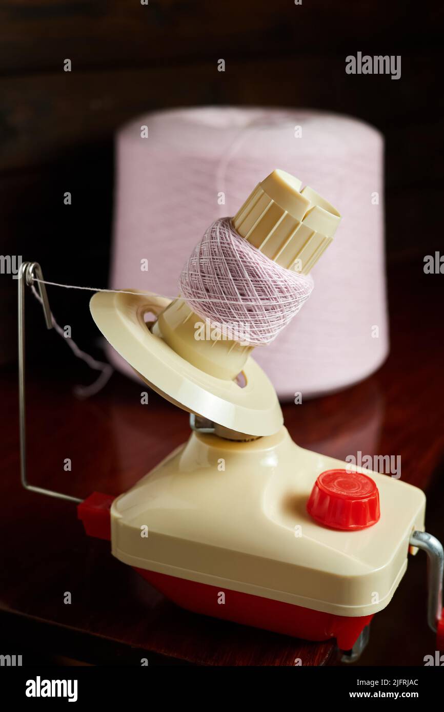 Avvolgitore di lana e filo immagini e fotografie stock ad alta ...