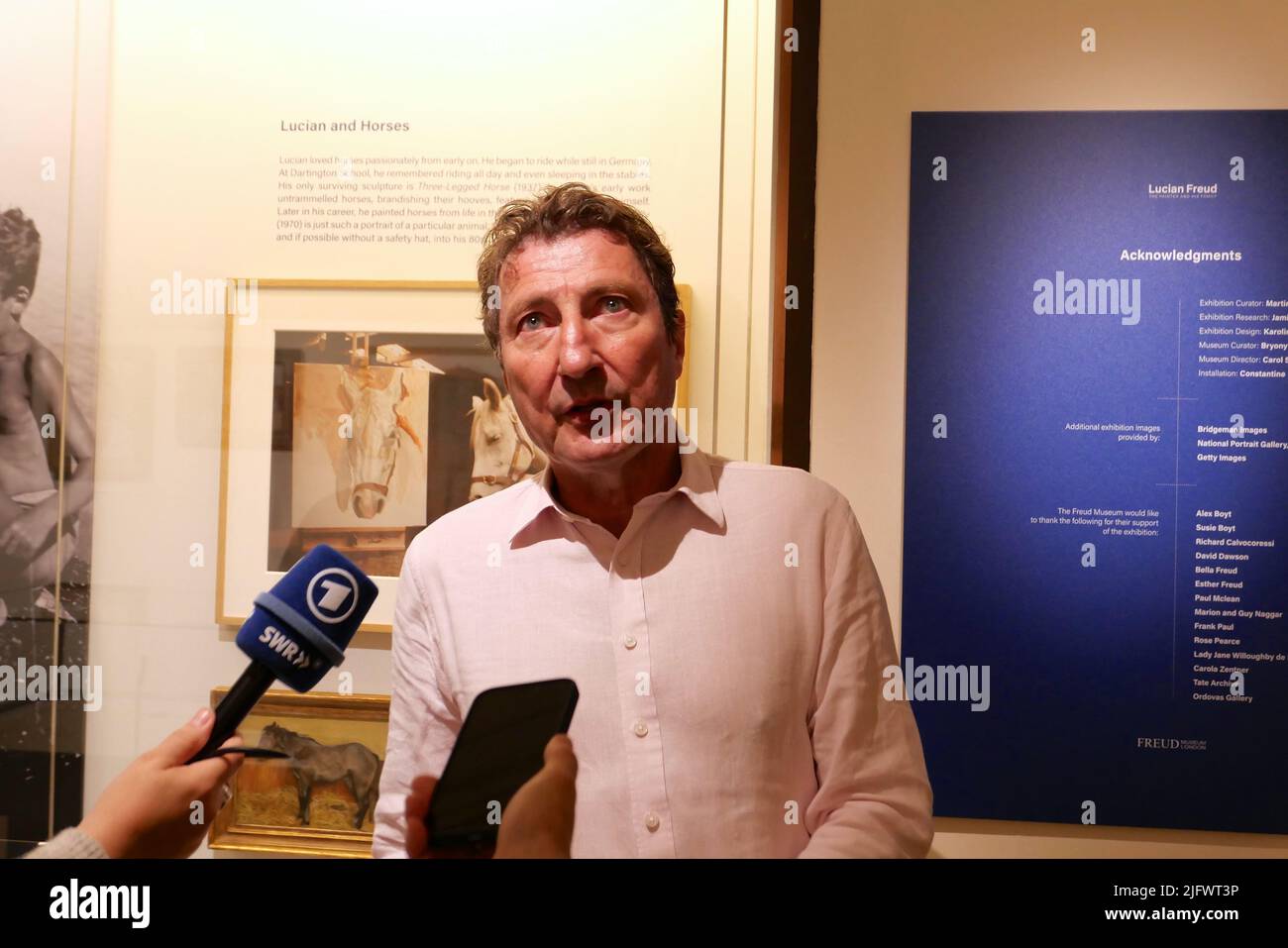 Figlio di Lucian Freud , Alex Boyt . raffigurato accanto al suo ...