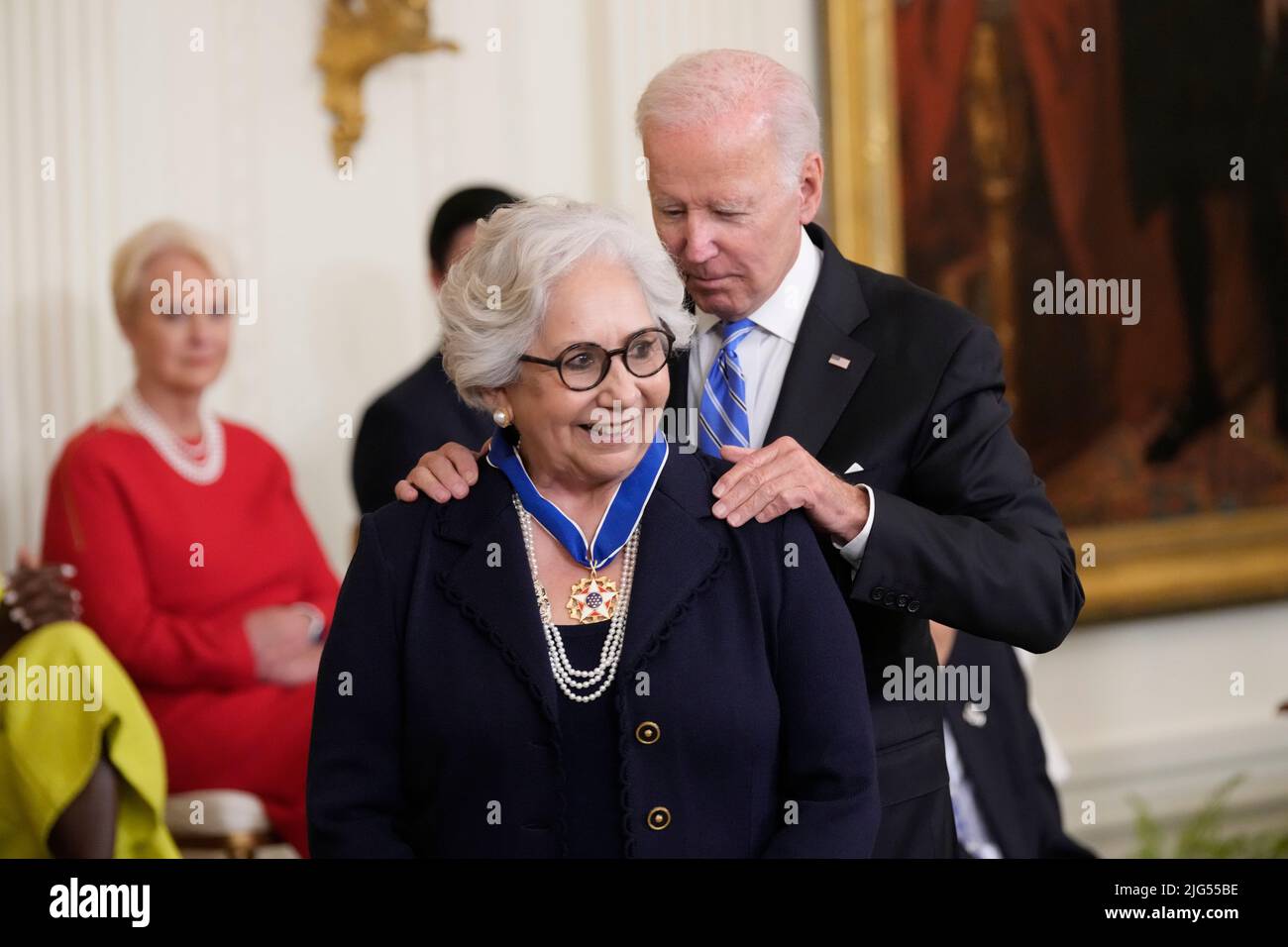 Il Dr. Julieta Garcia accetta la Medaglia della libertà dal Presidente ...