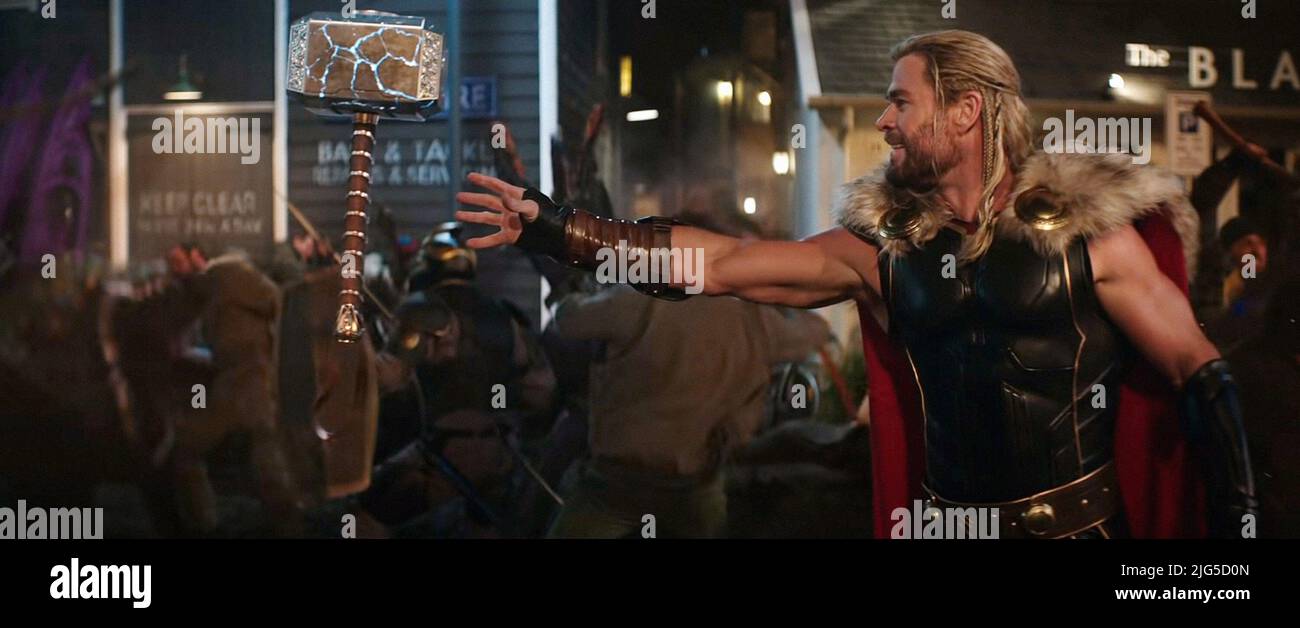 THOR: LOVE AND THUNDER, Chris Hemsworth come Thor, 2022. © Walt Disney ...