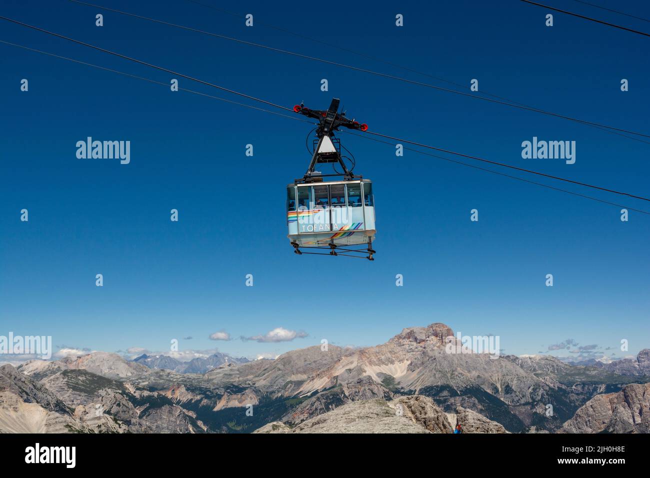Cortina d'Ampezzo, Dolomiti, Italia - 8 luglio 2022 : funivia o funivia ...