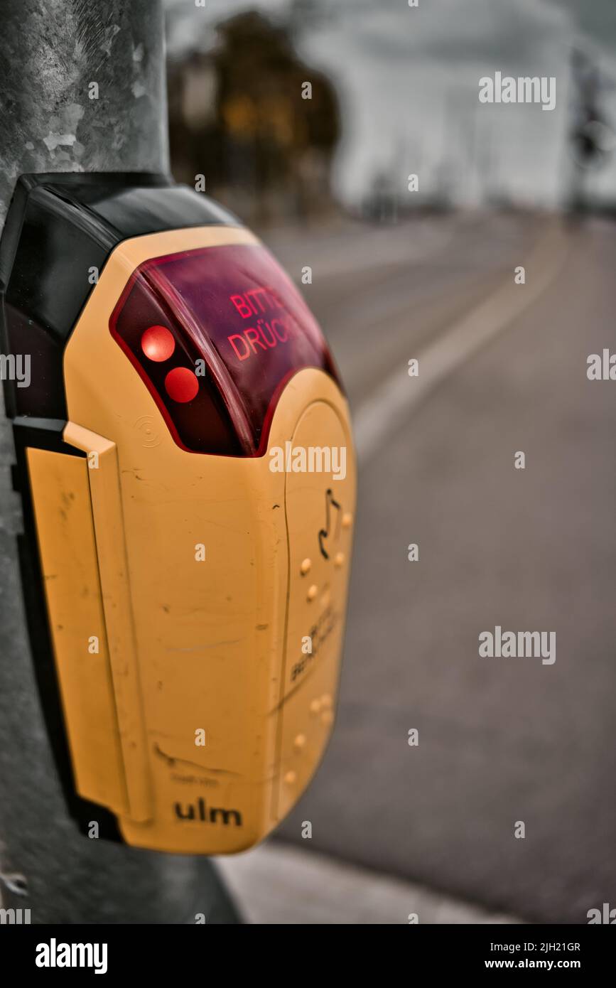 Incrocio semaforo per non vedenti immagini e fotografie stock ad alta ...