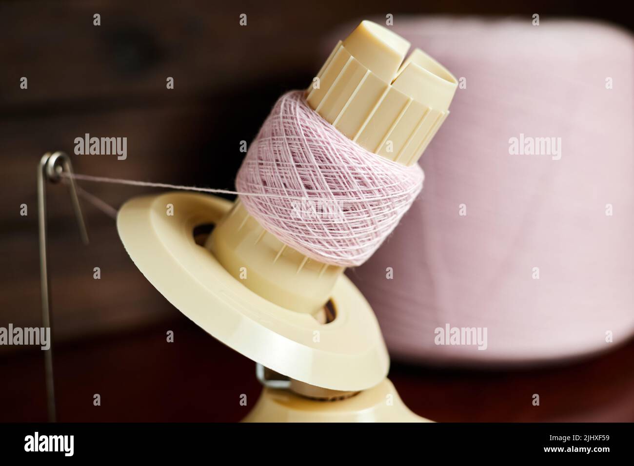 Avvolgitore di lana e filo immagini e fotografie stock ad alta ...