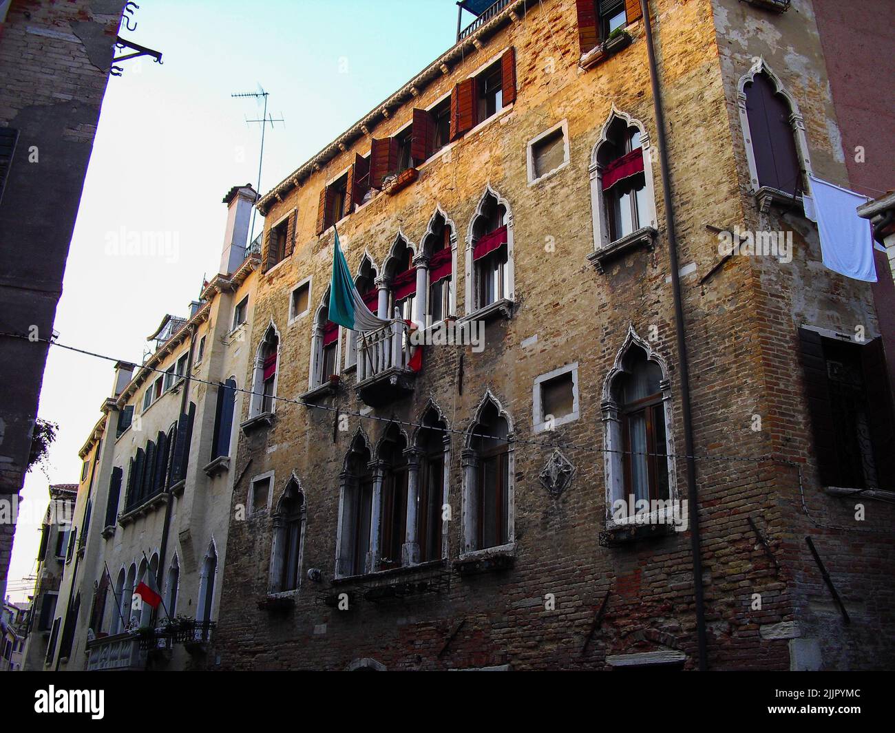 Vecchi palazzi storici immagini e fotografie stock ad alta risoluzione ...
