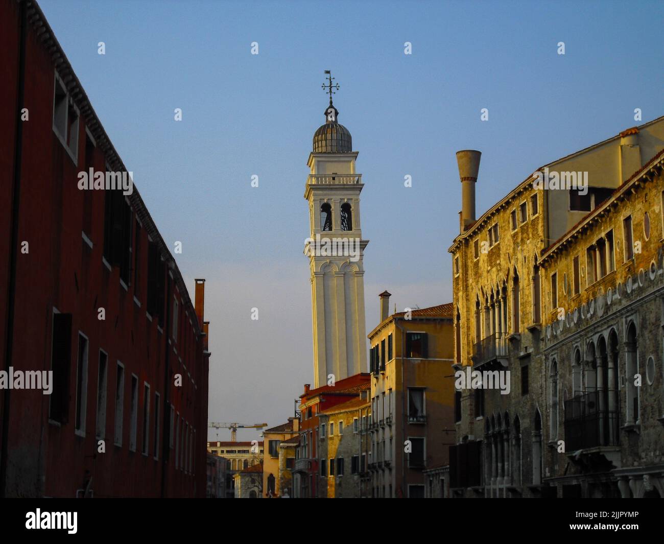 Vecchi palazzi storici immagini e fotografie stock ad alta risoluzione ...