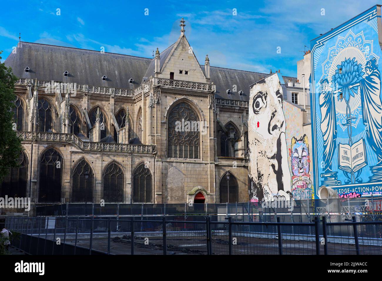 La Chiesa Eglise Saint-Merry ist vicino al Centro Pompidou e dietro la ...