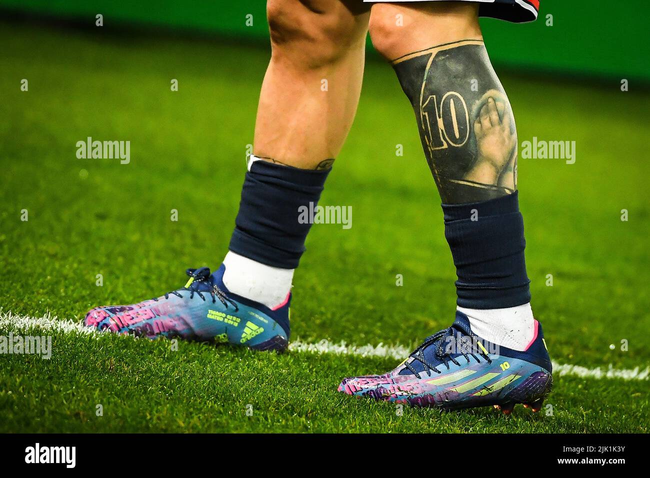 Foto del tatuaggio sulla gamba di Lionel (Leo) MESSI del PSG durante la ...