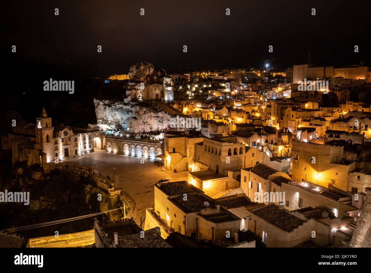 Famosa chiesa di san pietro caveoso a matera di notte immagini e ...