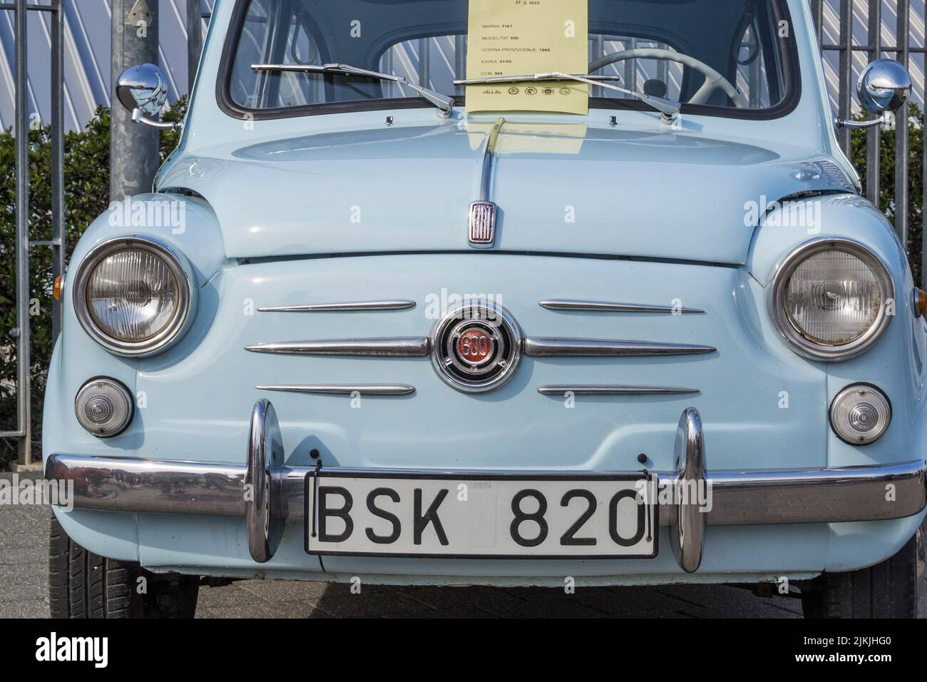 Al volante di una fiat 600 immagini e fotografie stock ad alta ...